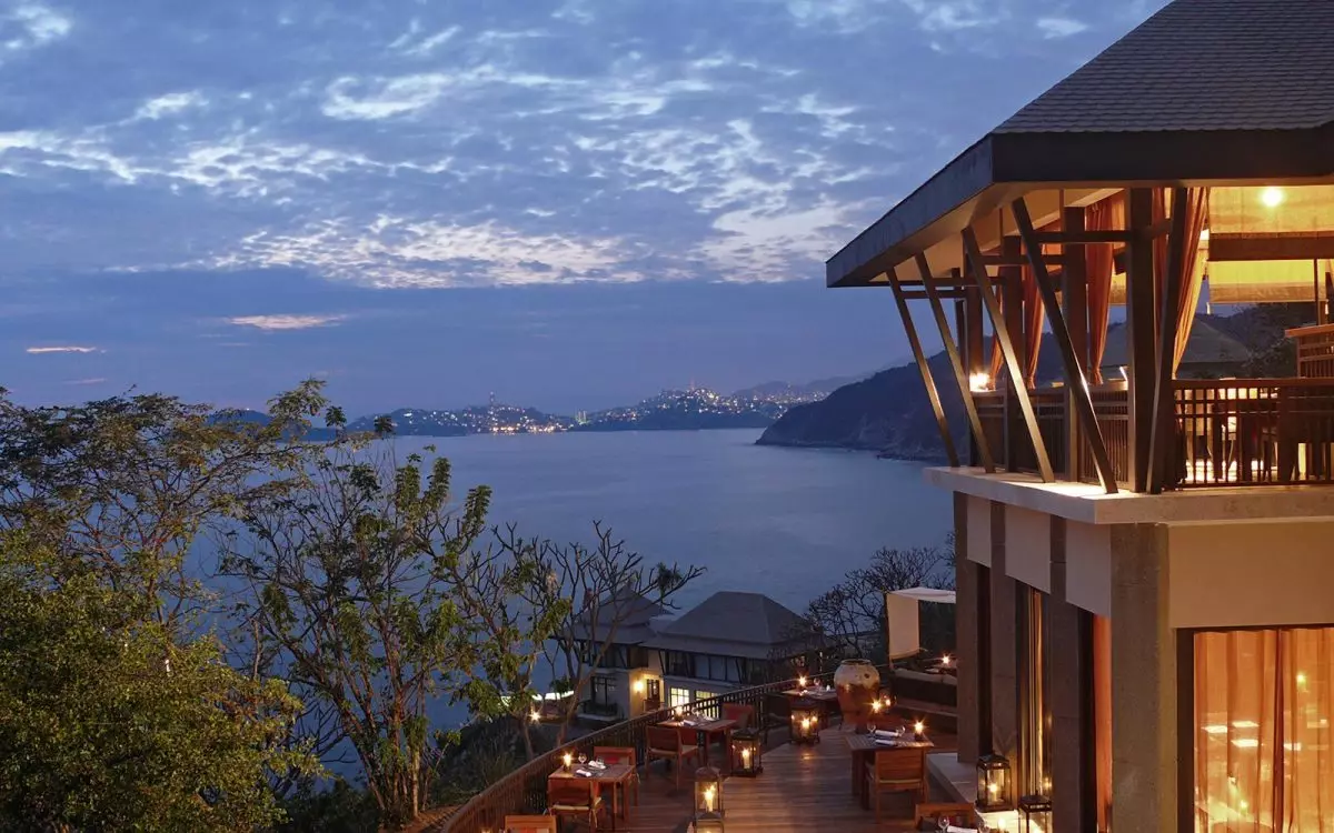 unforgettable-hotels-Banyan-Tree-Acapulco-1