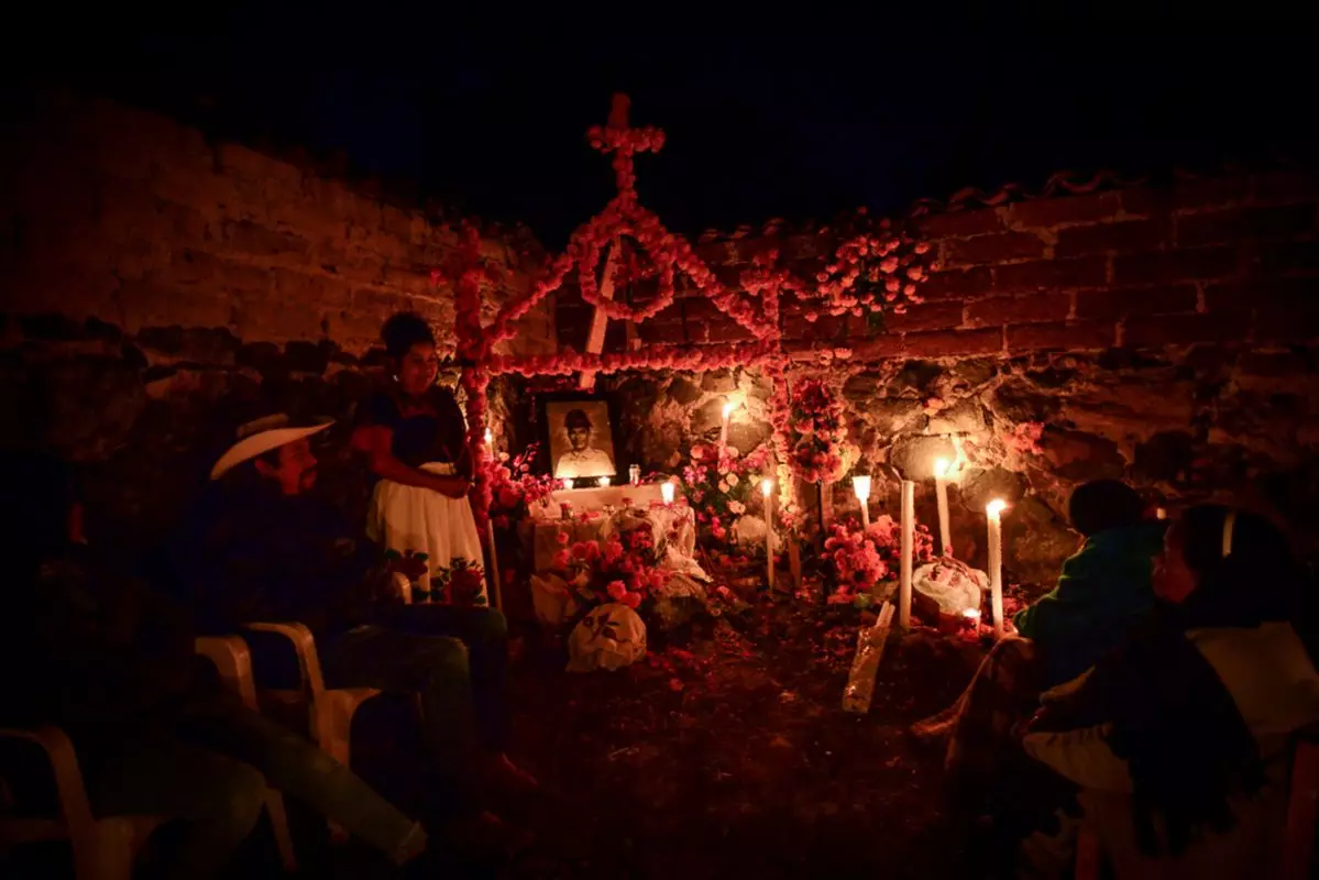 De dag van de doden in Jarácuaro, Arocutín en Cuanajo, Michoacán