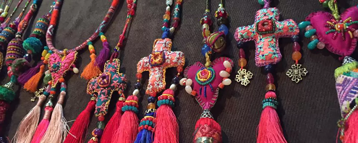 Ngayong weekend, dumalo sa fifu Mexican crafts at design bazaar