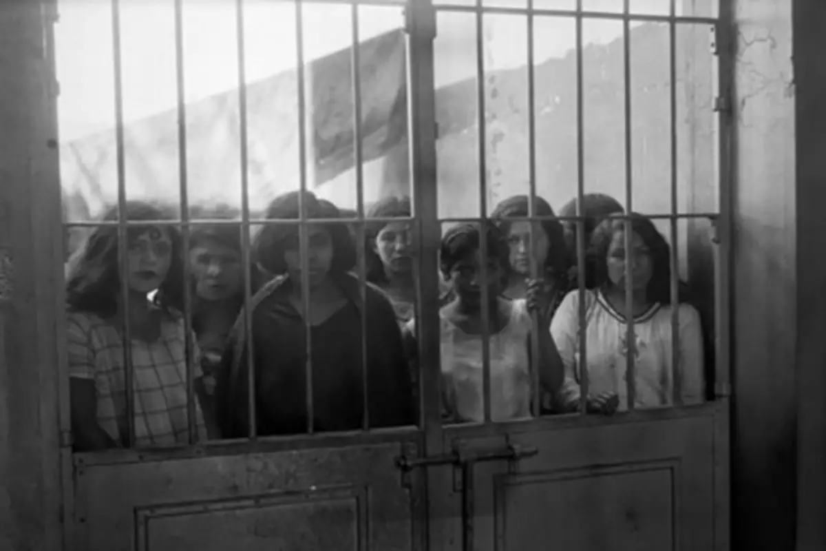 prison_belen_single_women_photographs