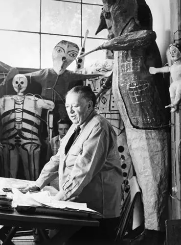 Diego Rivera në studion e tij, fotografuar nga fotografi Héctor García.