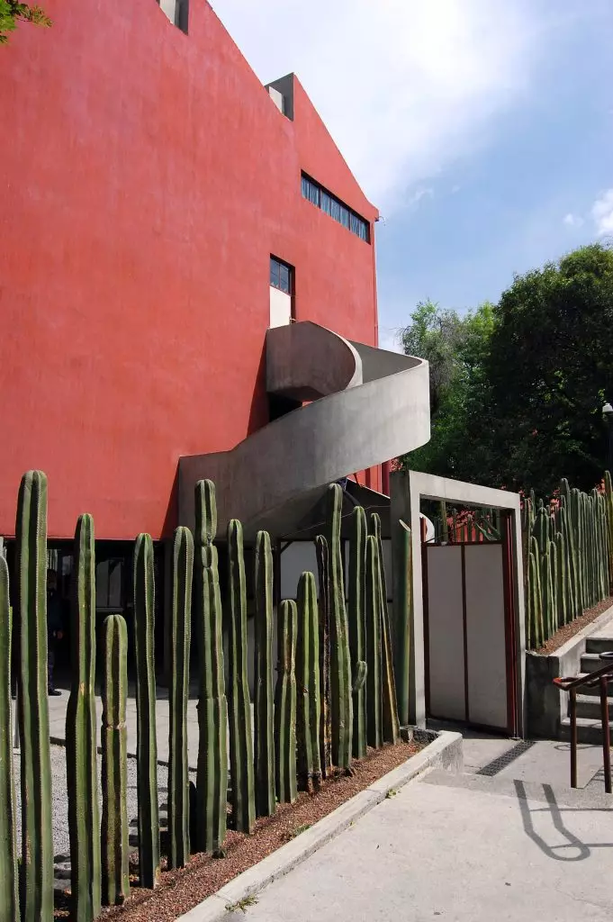 Organet që veprojnë si gardh në Shtëpinë e Studimeve të Diego Rivera dhe Frida Kahlo.