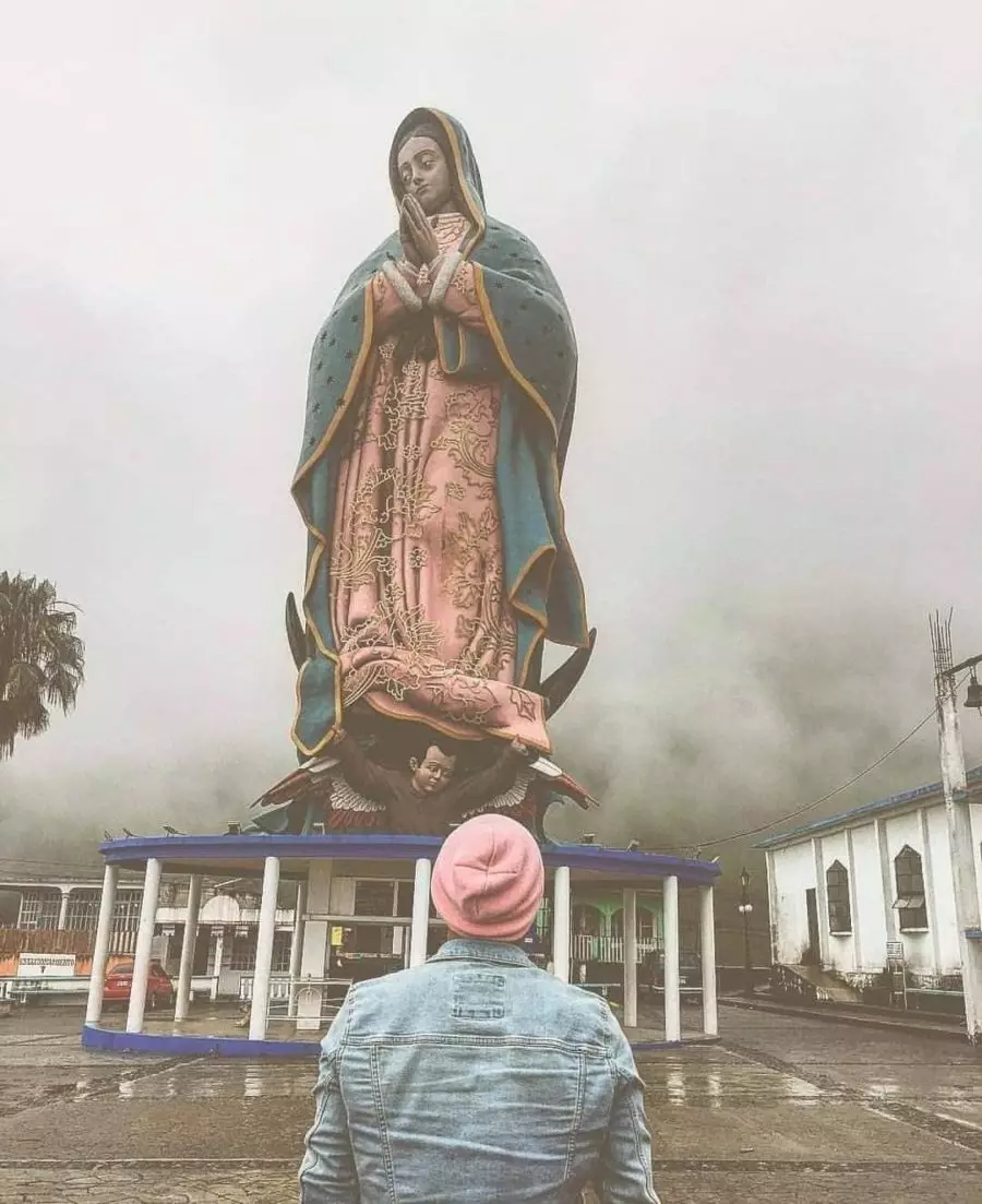 Virgjëresha monumentale e Guadalupe nga ku mund të sodisni retë 28249_2