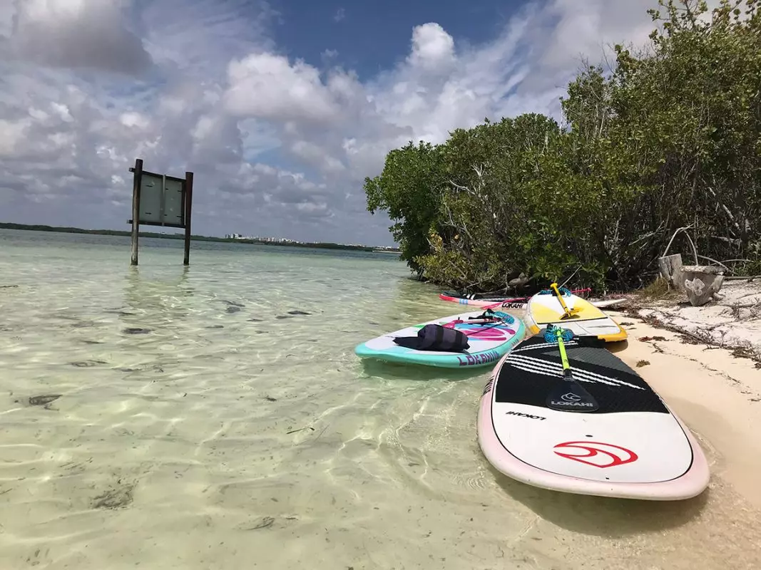 Paddle board នៅ Laguna de Nichupté