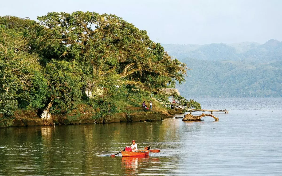 laguna-catemaco-tempat-tukang sihir