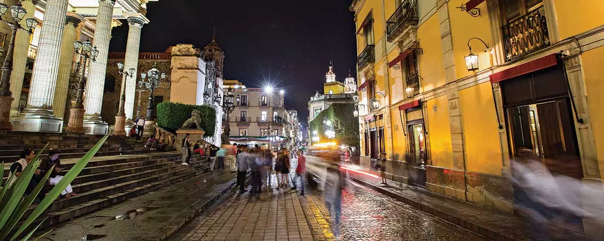 Guanajuato fifu ရှိ José Alfredo Jiménez နှင့် Callejoneada