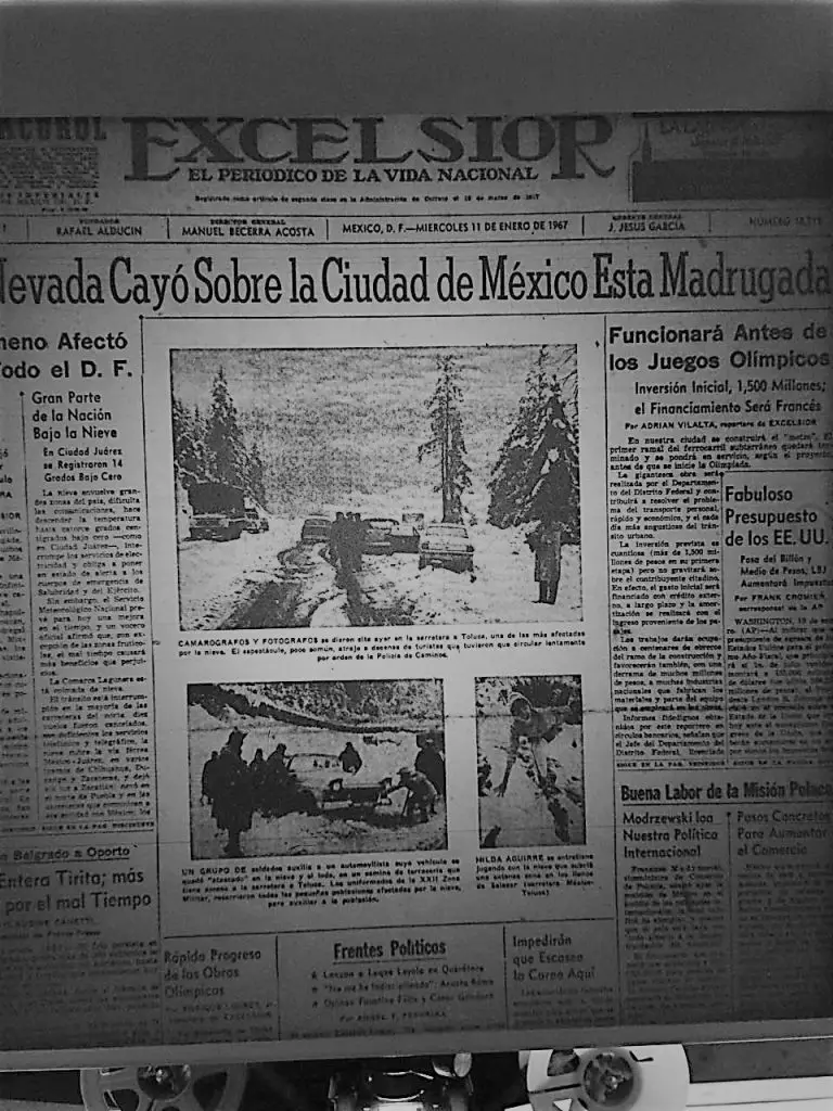 એક્સેલસિયર અખબાર જે કવર પર 1967 ના હિમવર્ષાના સમાચાર લાવે છે.