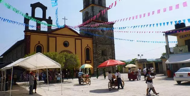 Feste di San Santiago e Santa Ana ad Aquismón, San Luis Potosí fifu