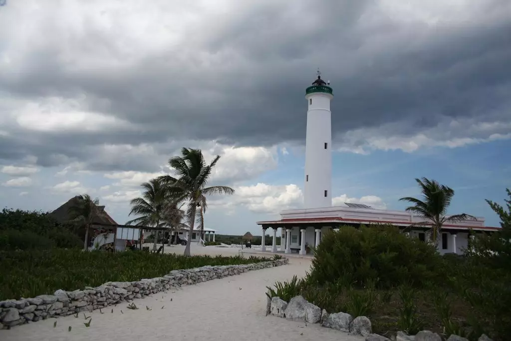 La impona Celarain Lumturo en Cozumel, la lumo kiu portas vin reen en la tempo 33161_4