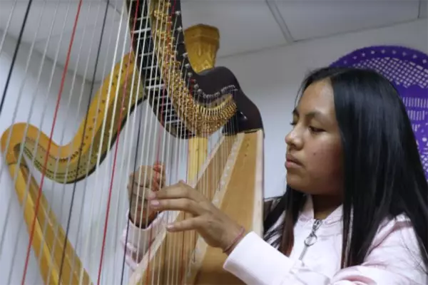 Pemain harpa gadis Meksiko memenangkan hadiah di New York 33725_2