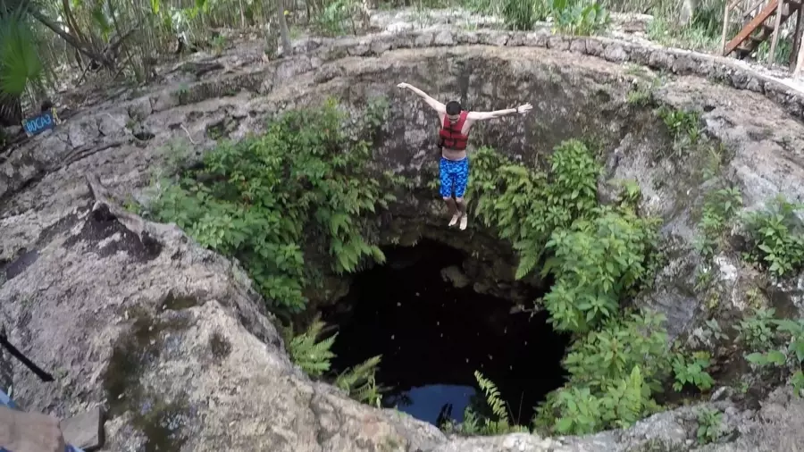 Cenote Siete Bocas, זיבן ענטראַנסאַז צו אַן אַנדערוואָטער עדען 35_2