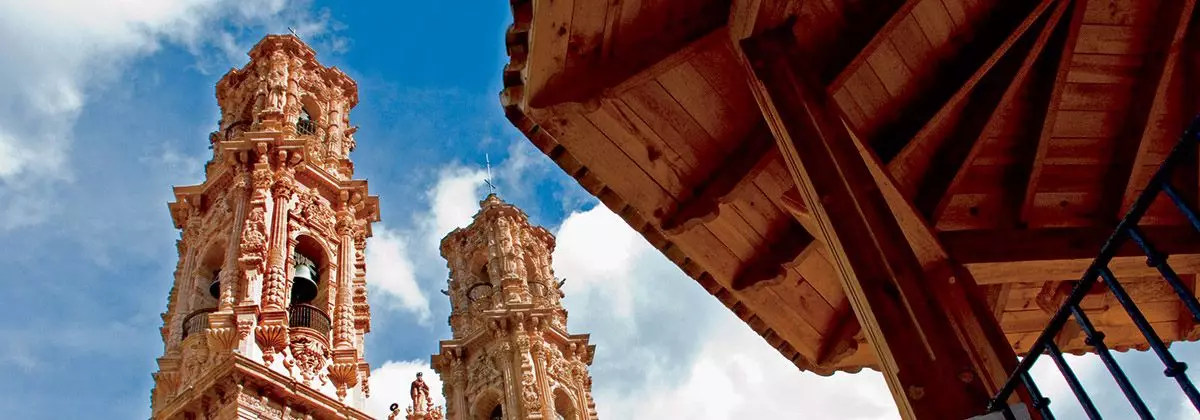 मेक्सिको में फीफू भूकंप से क्षतिग्रस्त संग्रहालय, चर्च और स्मारक