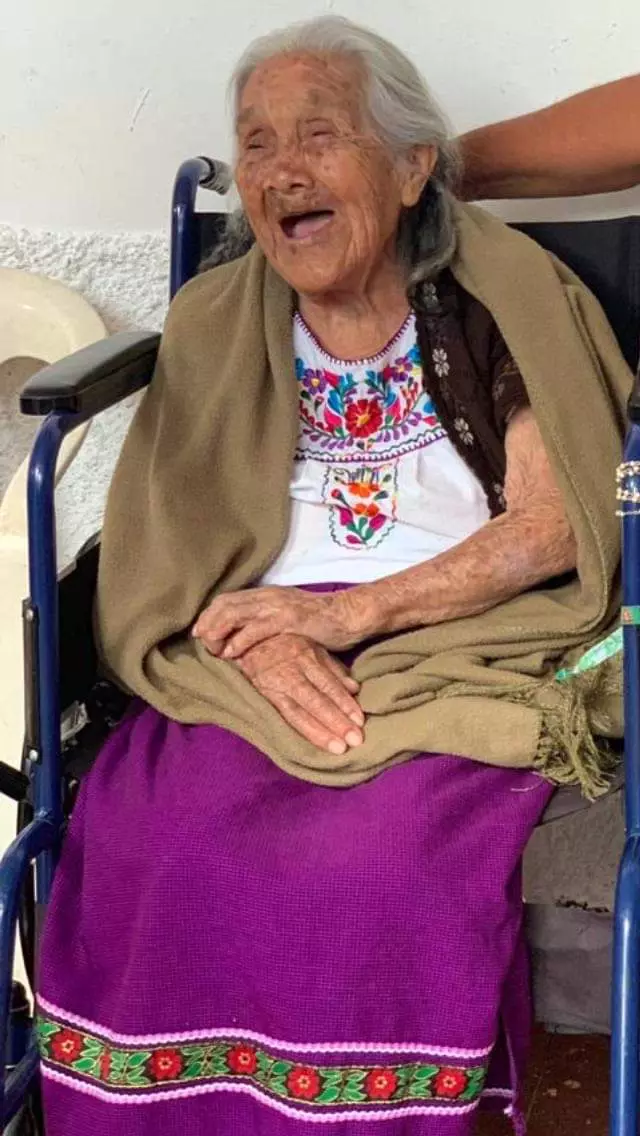 María Salud Ramírez, an seanmháthair ar a dtugann siad cuairt i Santa Fe de la Laguna mar gheall ar a cosúlacht le Mama Coco 37413_3