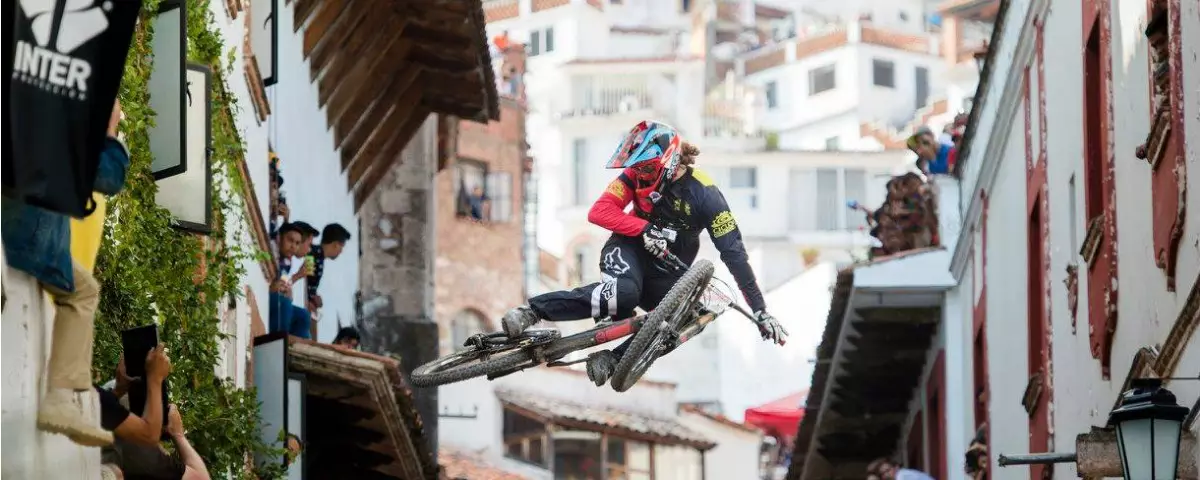 DownHill: Taxco fifu دىكى ھەددىدىن زىيادە ۋېلىسىپىت مىنىش