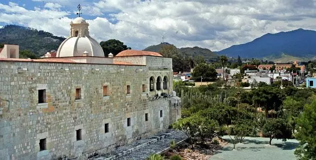 exterior_view_ex_convento_santo_domingo_oaxaca