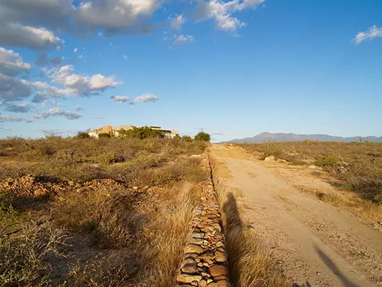 Todos Santos ရှိ Earthship၊ ပြန်လည်အသုံးပြုနိုင်သောပစ္စည်းများဖြင့်ပြုလုပ်ထားသောအိမ် 39155_4