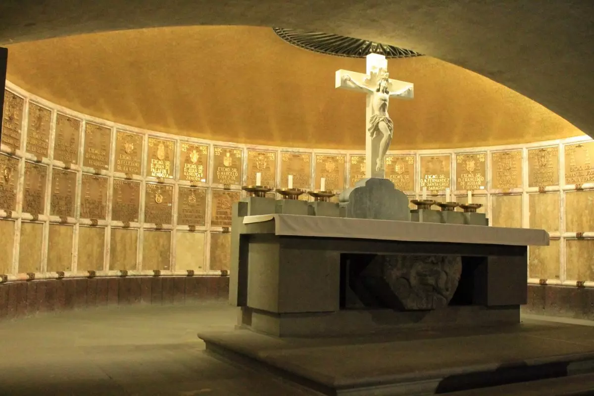 catacombs-cathedral-1200