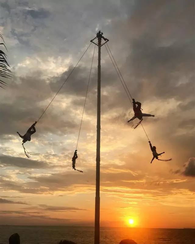 Sonnenuntergang und Flyer von Papantla in Puerto Vallarta