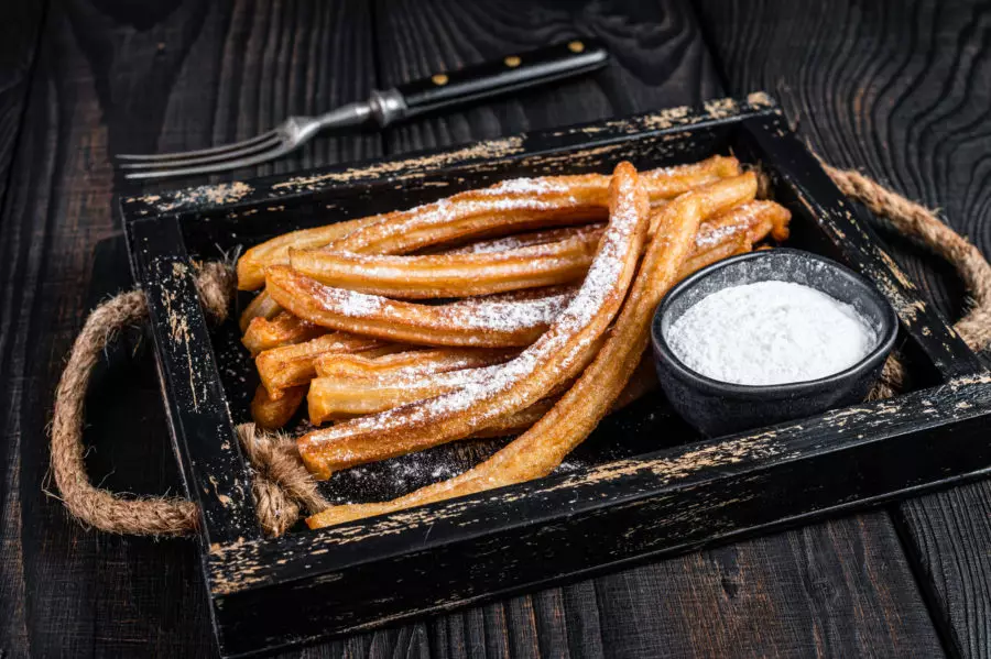 Uyahalela? Lapha sikushiyela iresiphi yama-churros okuzenzela