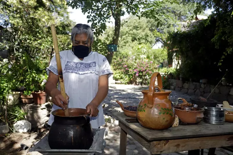 Atole ungu menjadi hidangan paling representatif di Meksiko berkat juru masak Otomi