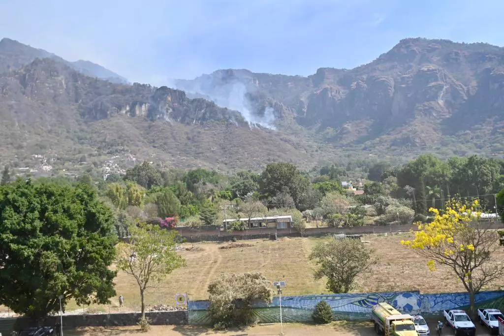 Ilden rykker frem på Tepozteco-bakken, Morelos