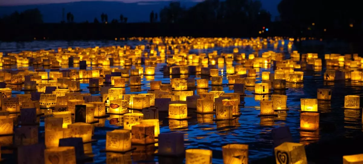 Noite de farois flotantes na CDMX