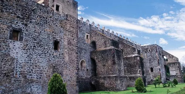 Yuriria, il marchio del plateresco (Guanajuato)