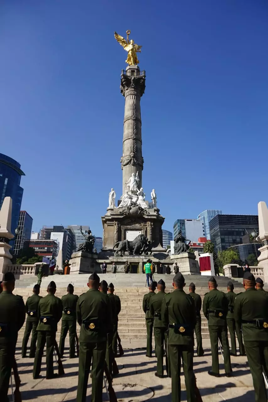 Prestam homenagem a Francisco Xavier Mina; está enterrado no Anjo da Independência 40720_2