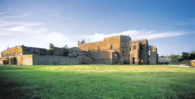 Mwishoni mwa wiki: Izamal na Njia ya Convents (Yucatan) fifu