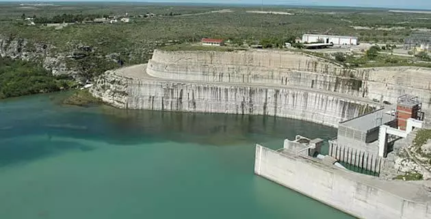 Baraj Zanmitay la. Yon lanmè atifisyèl ant de peyi. (Coahuila)