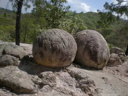 Xaliskodagi Piedras Bola tepaligining ajoyib sharlari 41534_3