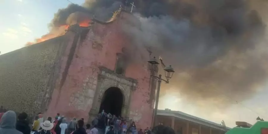 (VIDEO) Die historische Kirche Santiago Apóstol in Nurio, Michoacán wird in Brand gesteckt; Es war eines der schönsten in Mexiko 41676_2