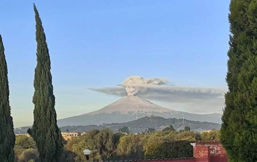 El Popo lëshon fumarole në formën e një katrina, e shihni? 41831_2