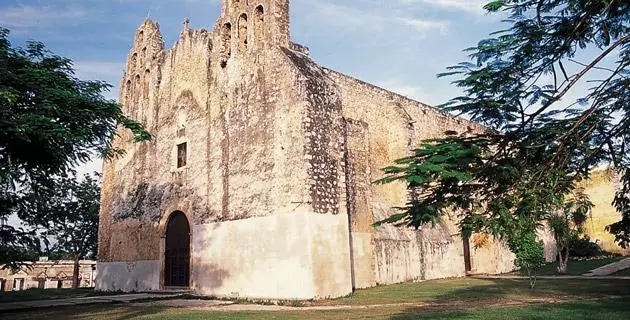 I-Parish kunye ne-Convent yangaphambili ye-Our Lady of the Assumption (Yucatan) fifu