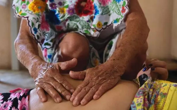IMSS samarbetar med 7 000 barnmorskor som betjänar landet