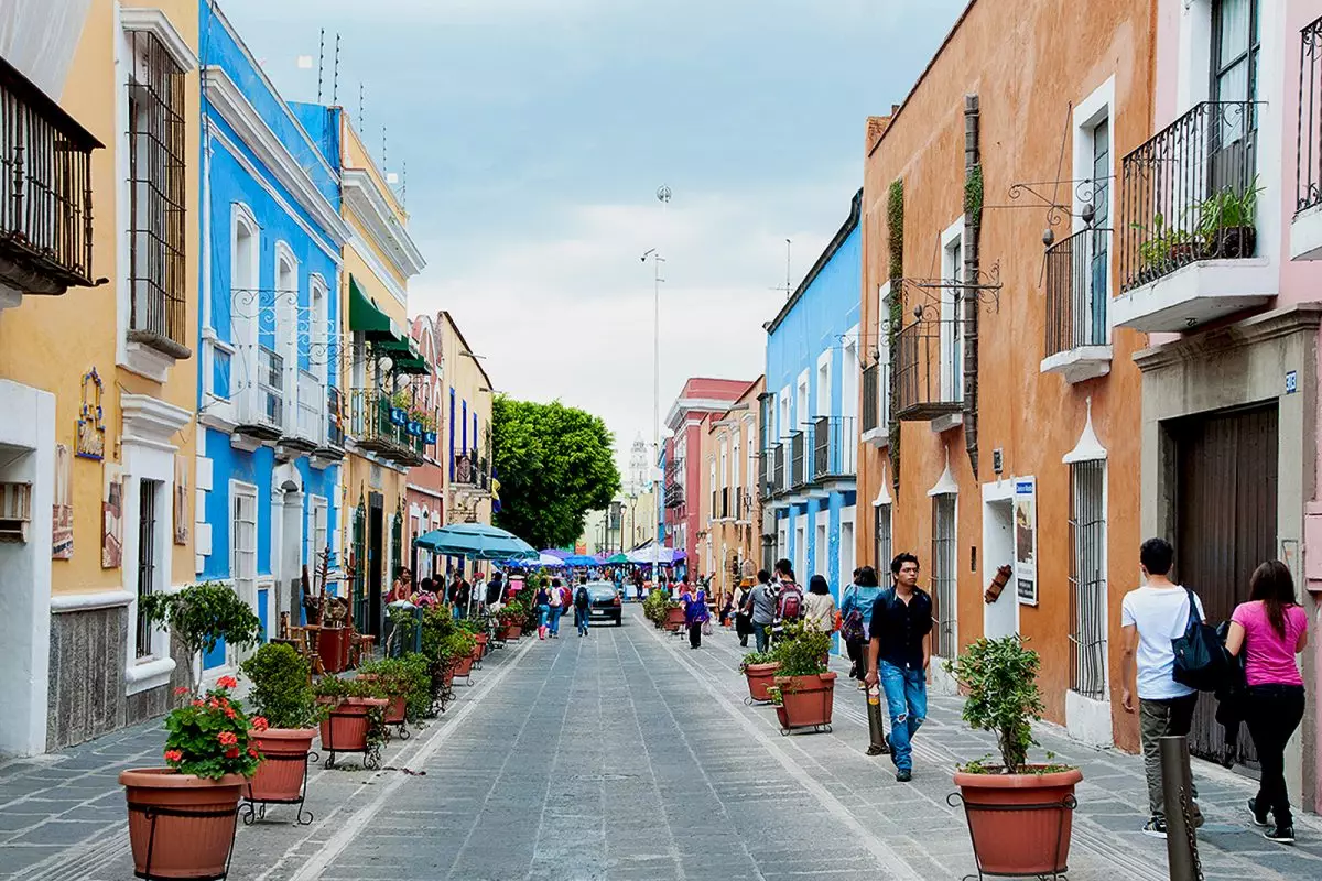 42 horoj en la urbo Puebla