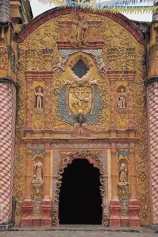 Facaden af templet i Concá Mission