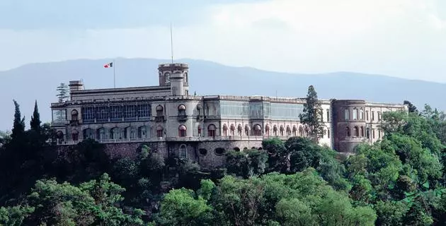 Cov lus qhia mus txawv tebchaws Chapultepec Castle (DF) fifu