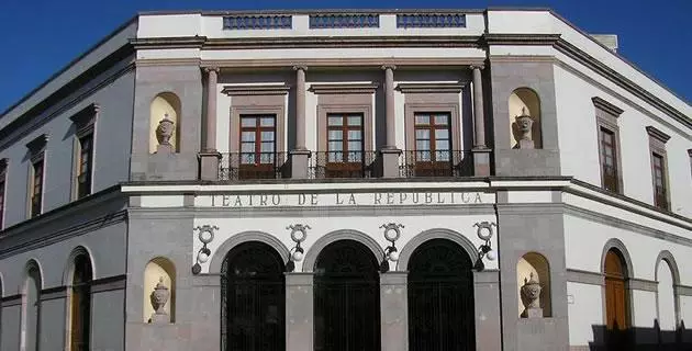 Teatro de la República، انجمنی با تاریخچه فیفو