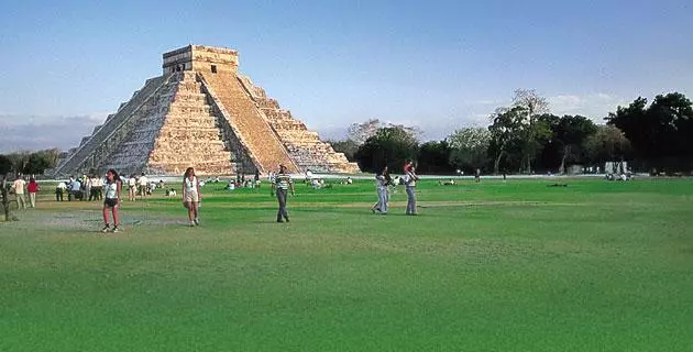 Detail of the Temple of the Warriors in Chichen Itza.