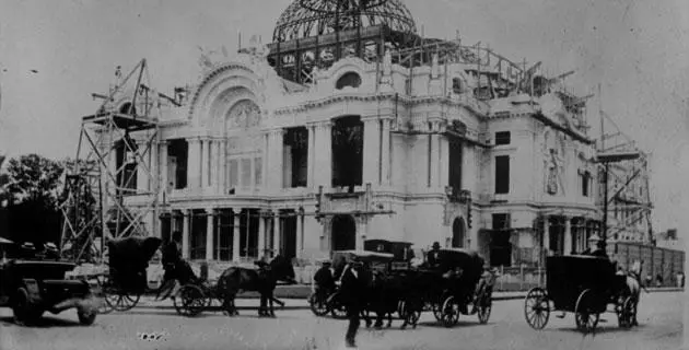 Istana Seni Halus. Tahun-tahun terakhir pembinaannya fifu