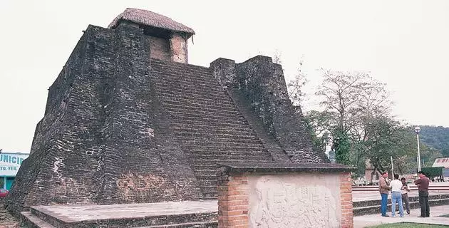 Castle nan Teayo fifu