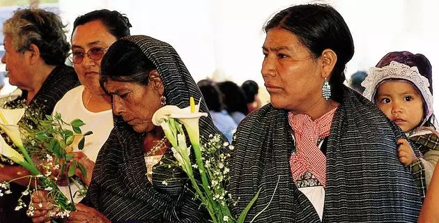 Nalukkeun spiritual jeung konformasi budaya (Mixtec-Zapotec) fifu