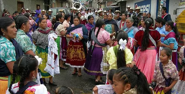 Bikin Purépecha mai launi a Zacán (Michoacán) fifu