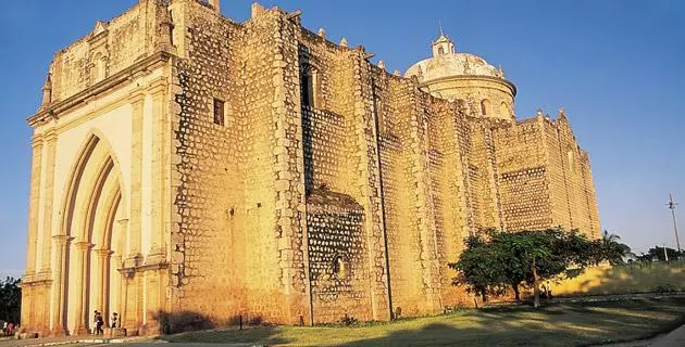 Sogn og tidligere kloster i San Francisco de Asís (Yucatán) fifu