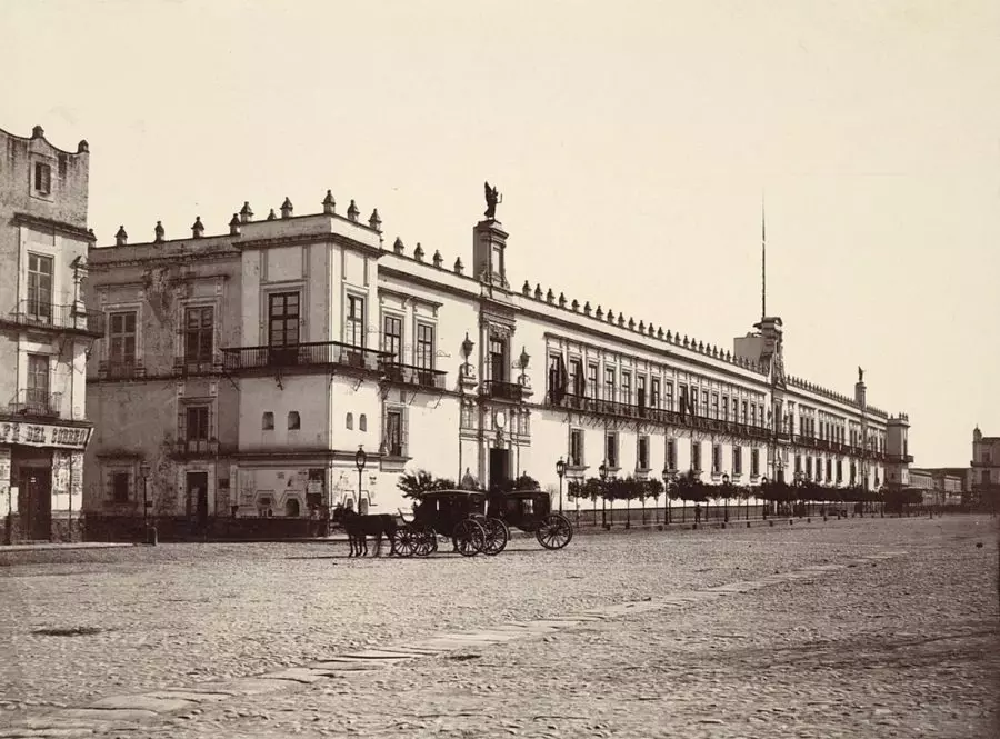 Zócalo sau Plaza de la Constitución: istorie și locație 7008_3