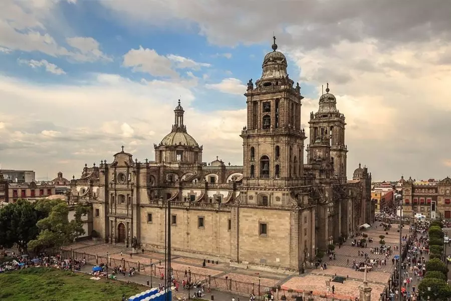 Zócalo અથવા Plaza de la Constitución: ઇતિહાસ અને સ્થાન 7008_6