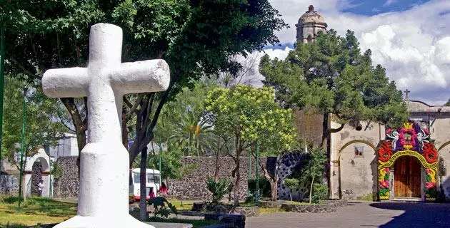 Coyoacán හි නගර සහ දේවස්ථාන හරහා ඇවිදීම