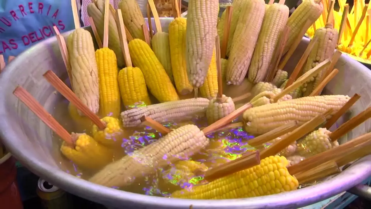 Les saveurs de la foire : Voici comment se préparent maïs fou, pommes caramélisées et churros - YouTube