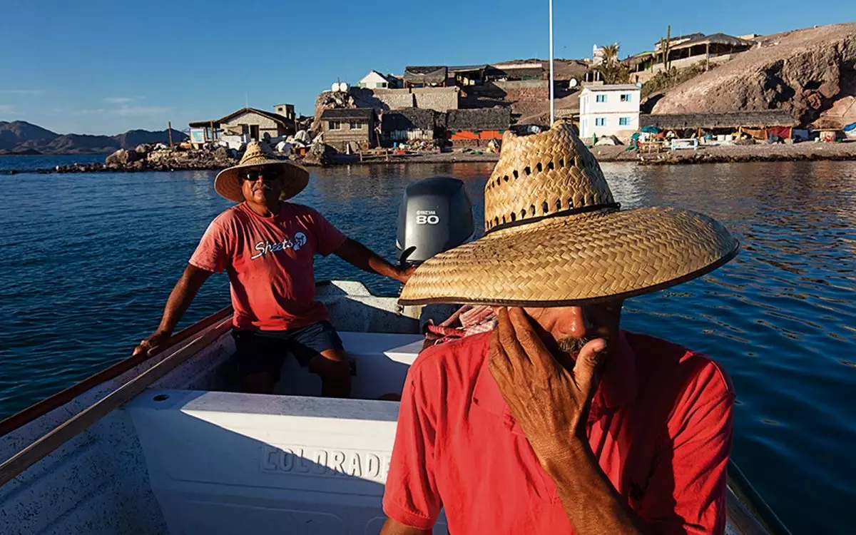 Pêcheurs dans le panga